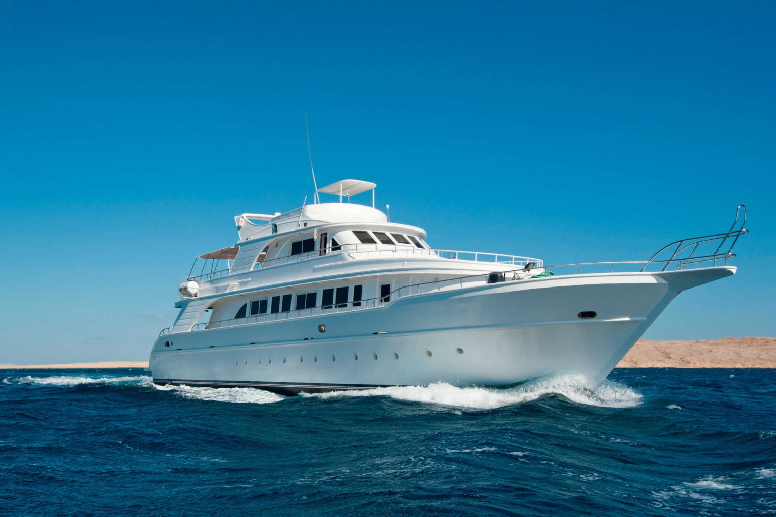 Cómo Seleccionar la Transmisión Perfecta para Tu Barco